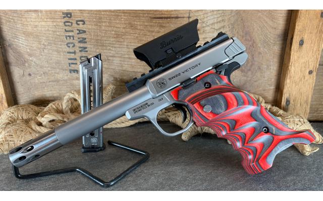 Pre-owned Smith & Wesson SW22 Victory .22lr In Box - harveysauctions.com