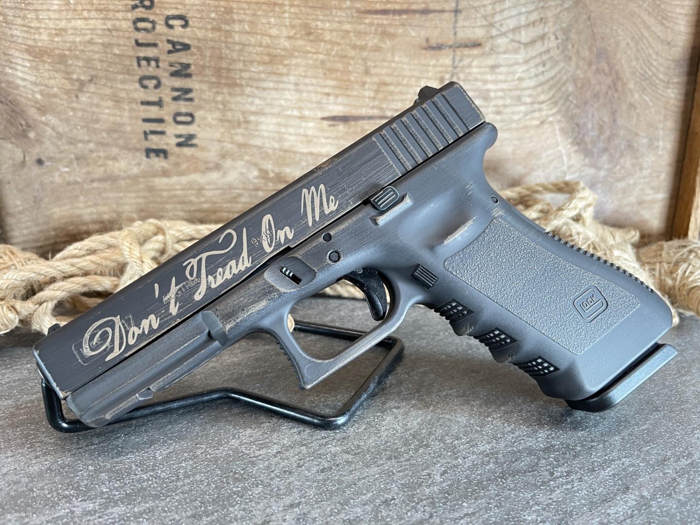Glock 17 Gen 3 "Don't Tread On Me" 4.49" 9mm - NEW! - harveysauctions.com