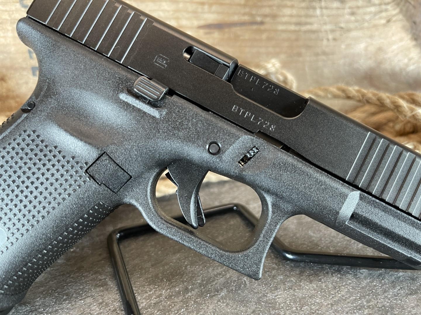 Glock 19 Gen 5 4.02" 9mm w/ Front Serrations - NEW - harveysauctions.com