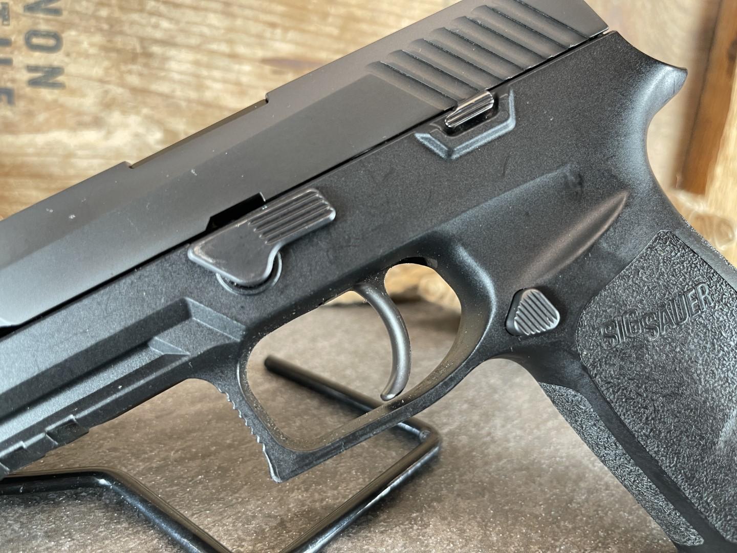 Sig Sauer P320 Nitron Full Size 4.7" .40S&W, NEW - harveysauctions.com