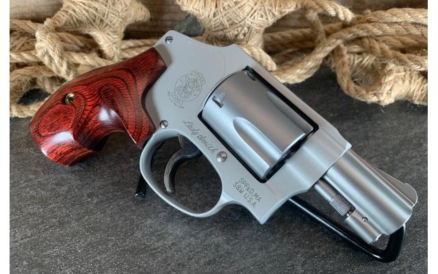 New Smith & Wesson 642LS .38sp+p - harveysauctions.com