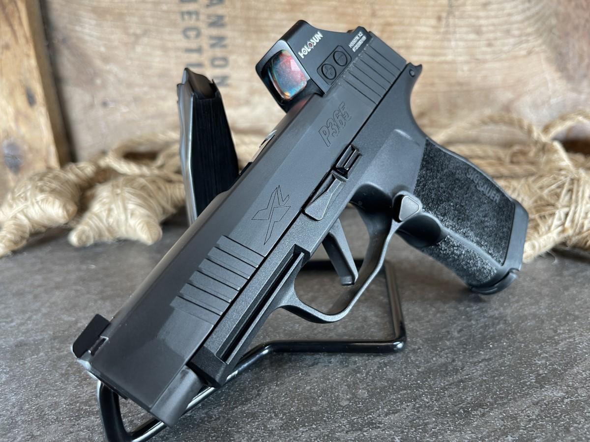 Sig Sauer P365 XL 3.7" 9mm w/ Holosun Red Dot, in original case - Pre ...
