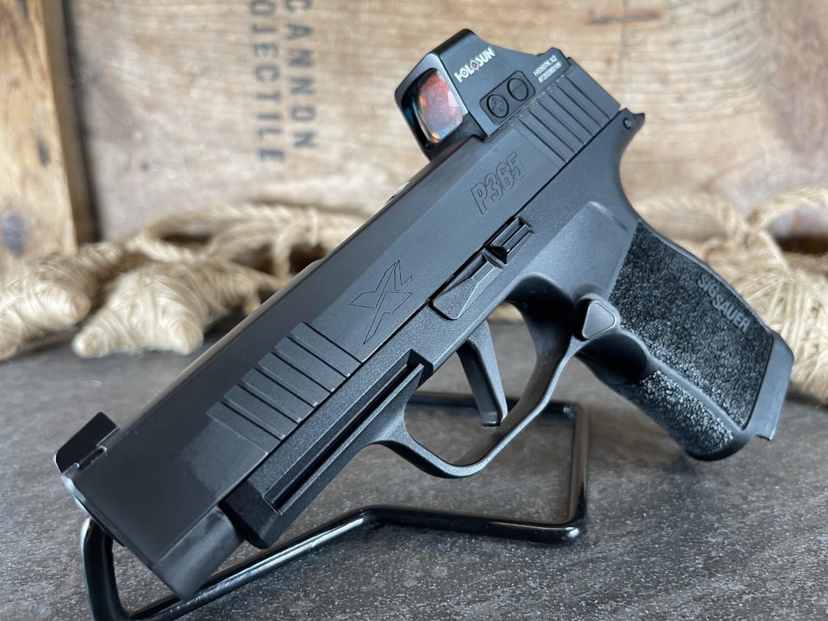 Sig Sauer P365 XL 3.7" 9mm w/ Holosun Red Dot, in original case - Pre ...