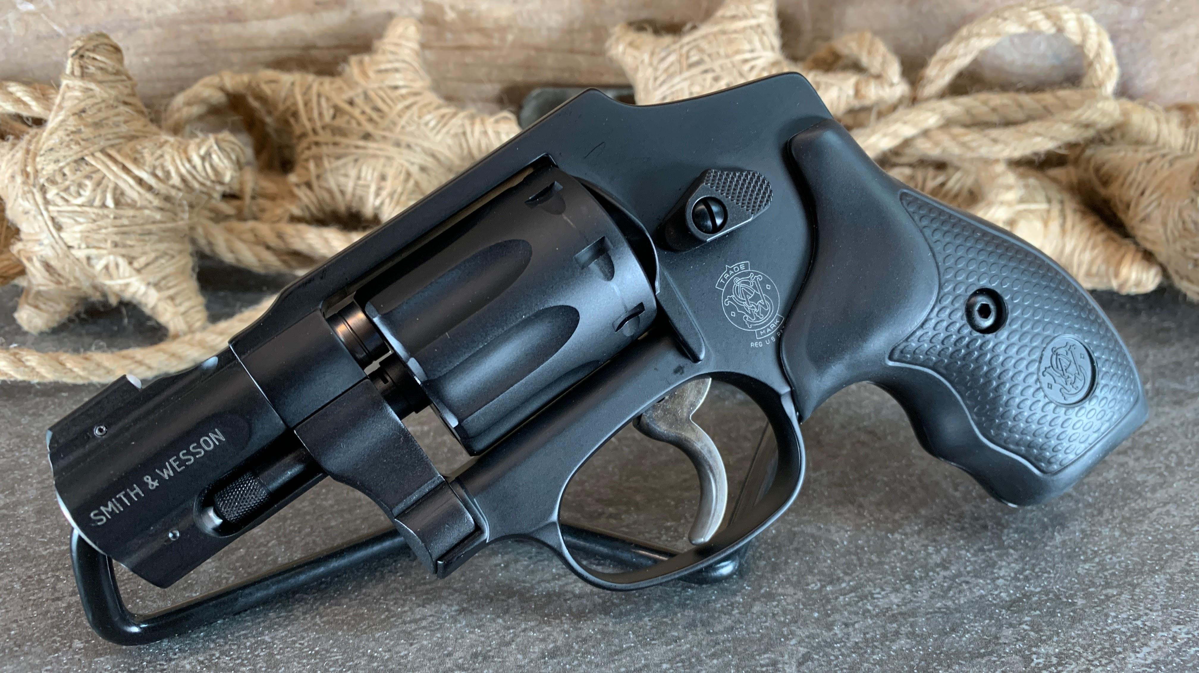 New Smith & Wesson 43C .22lr - harveysauctions.com
