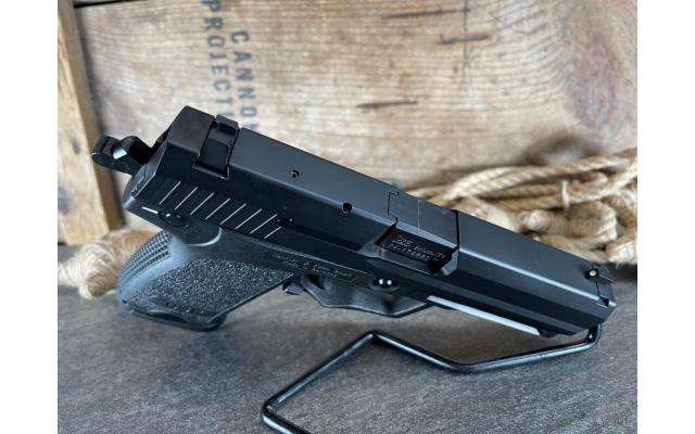 H&K USP V1 Variant 4.25" 9mm, in original case - NEW! - harveysauctions.com