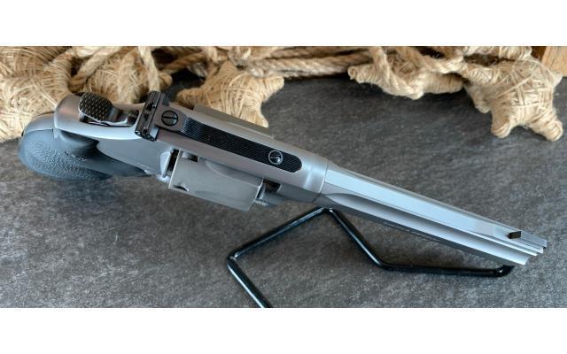 New Smith & Wesson 986 Pro Series 9mm - harveysauctions.com