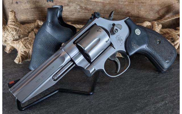 New Smith & Wesson 686 SSR Pro Series .357Magnum - harveysauctions.com