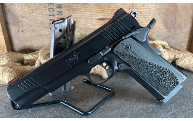 Pre-owned Kimber Custom LW 9mm In Hard Case - harveysauctions.com