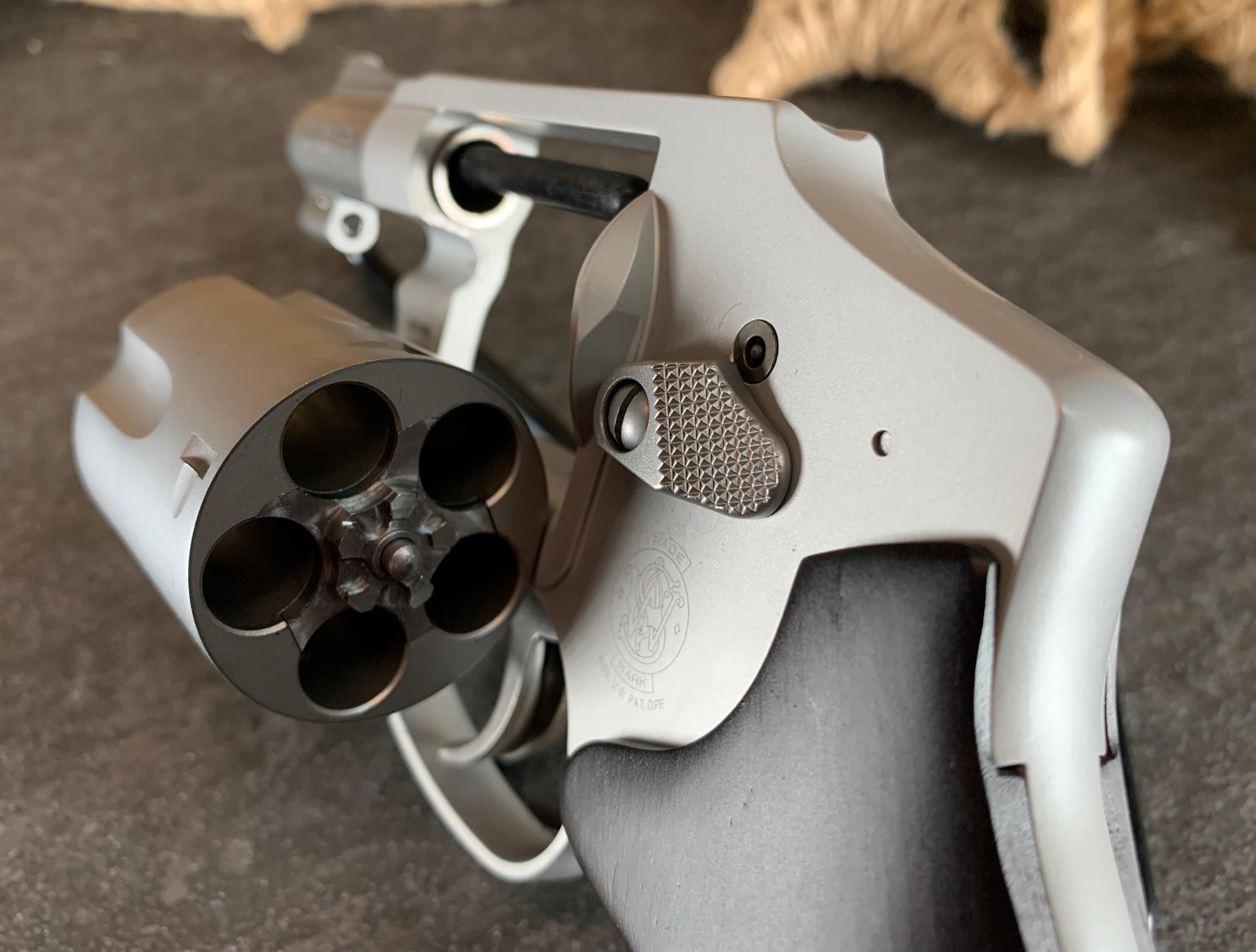 New Smith & Wesson 642 Deluxe .38Spl Crocodile Grips - harveysauctions.com