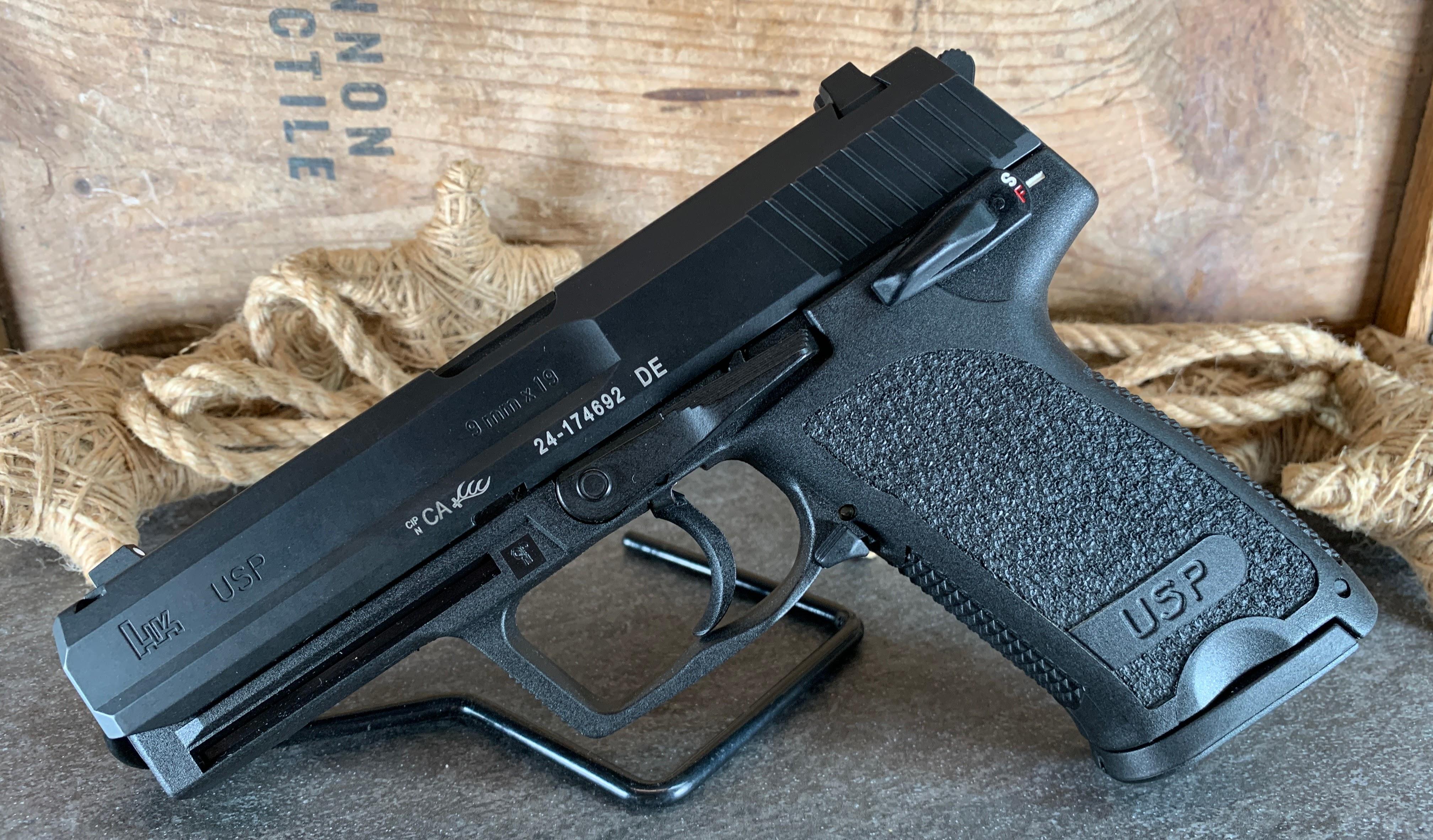 Pre-owned Heckler & Koch USP9 V1 9mm In Hard Case - harveysauctions.com
