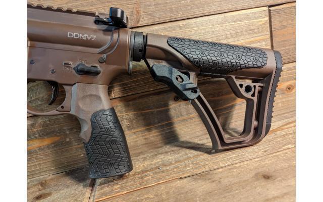 New Daniel Defense DDM4 V7 5.56NATO Brown - harveysauctions.com