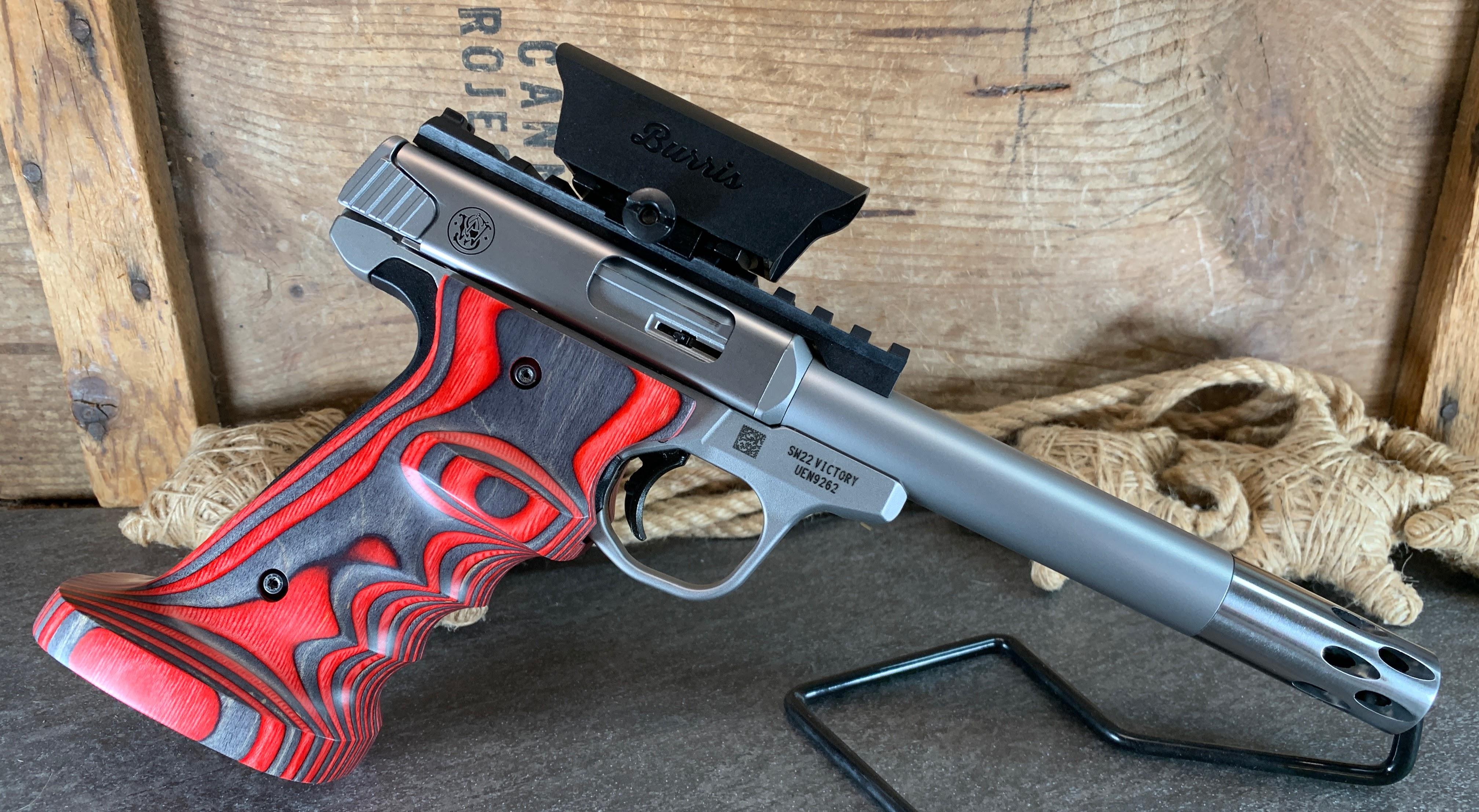 Pre-owned Smith & Wesson SW22 Victory .22lr In Box - harveysauctions.com