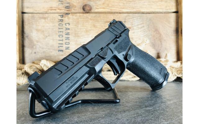 New Pair of sequential Serial Numbered Springfield Echelon 9mm Handguns ...