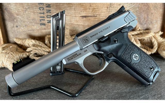 New Smith & Wesson SW22 Victory .22lr SS - harveysauctions.com