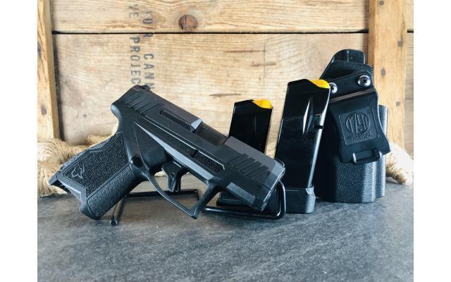 Pre-owned Taurus GX4 9mm in Hard Case - harveysauctions.com