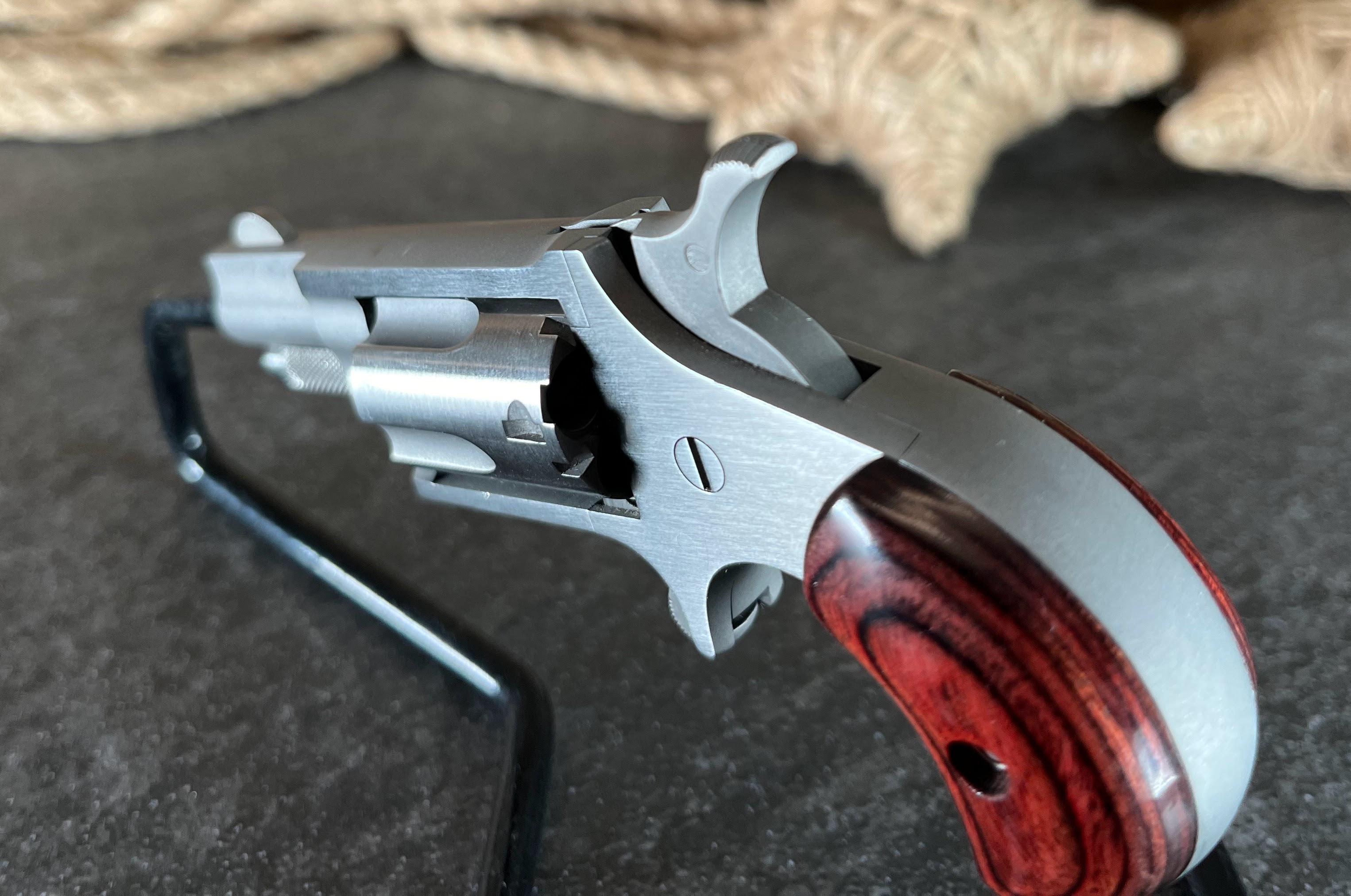 Pre-owned NAA Mini Revolver .22lr In Box - harveysauctions.com