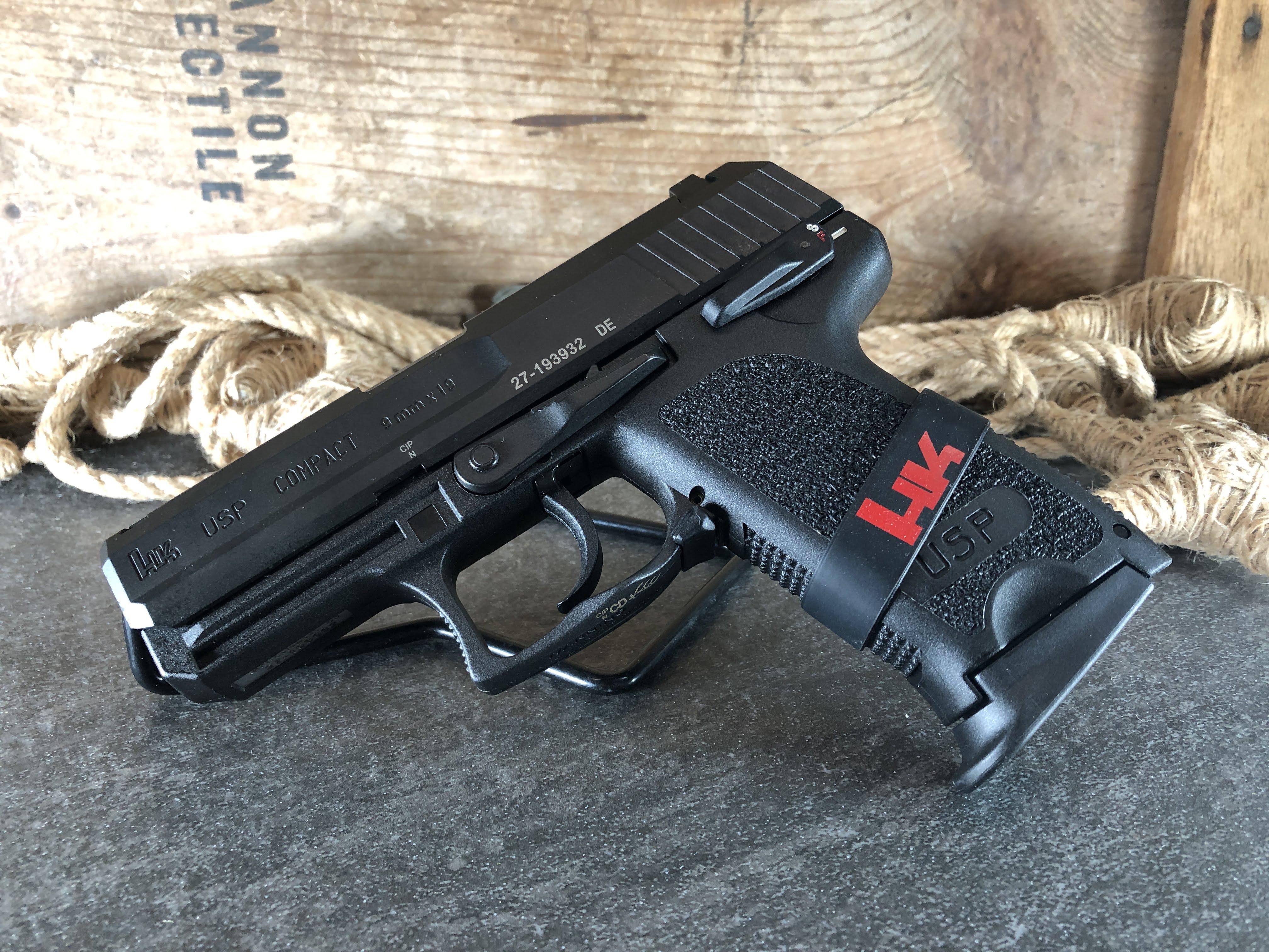 Pre-owned Heckler & Koch USP Compact 9mm in Hard Case - harveysauctions.com