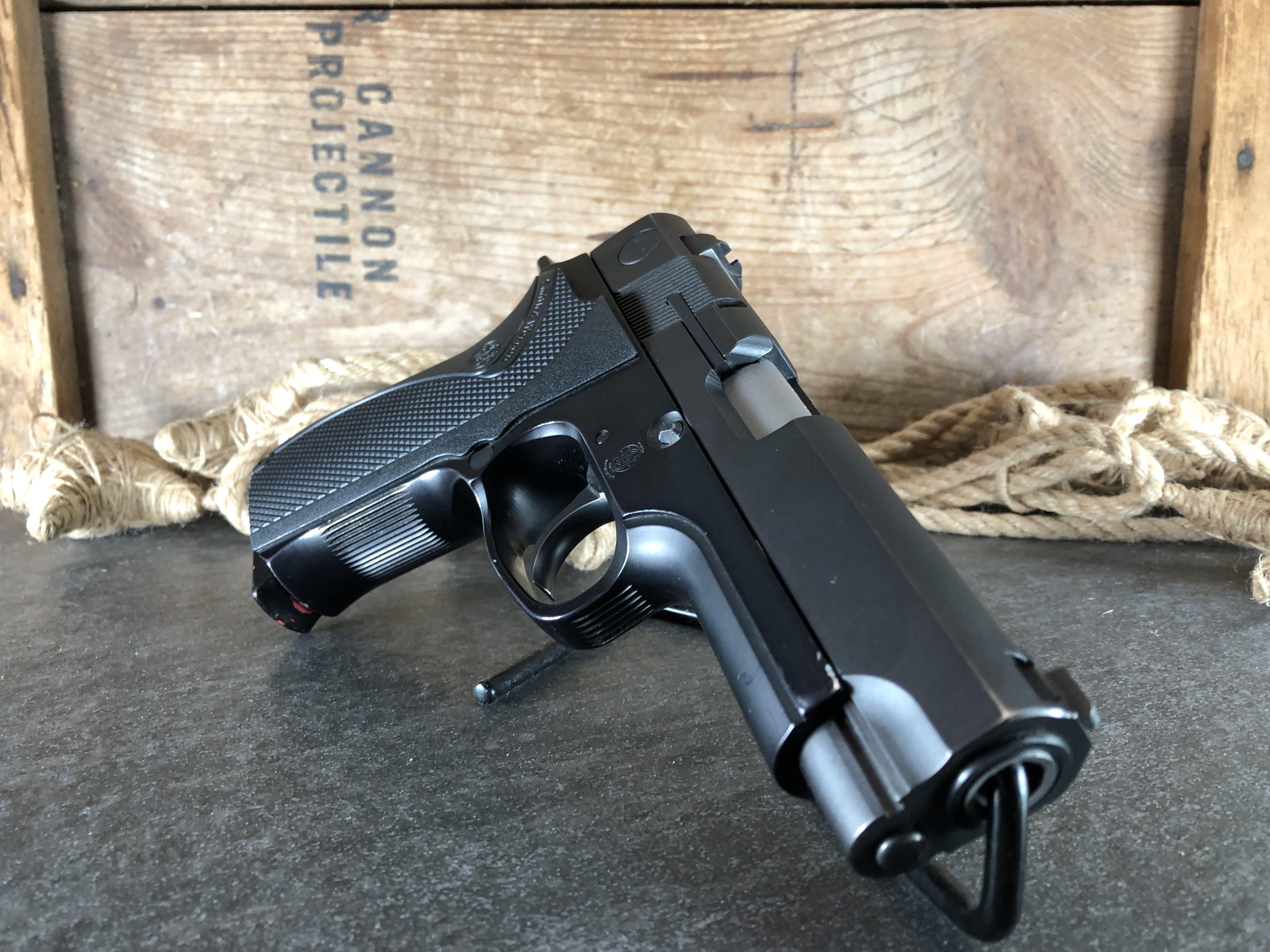 Pre-owned Smith & Wesson Model 411 .40S&W in Hard Case ...