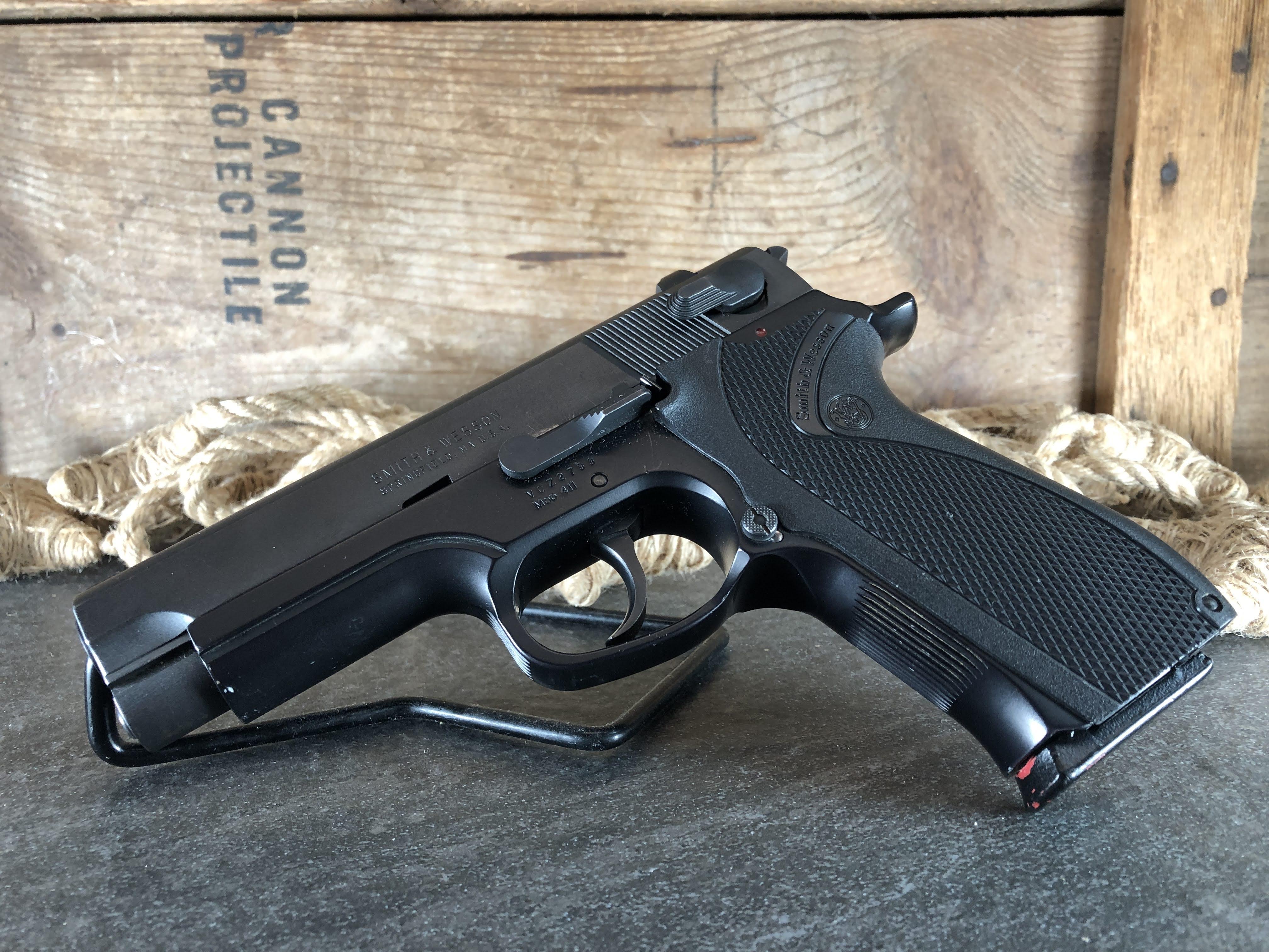 Pre-owned Smith & Wesson Model 411 .40S&W in Hard Case ...