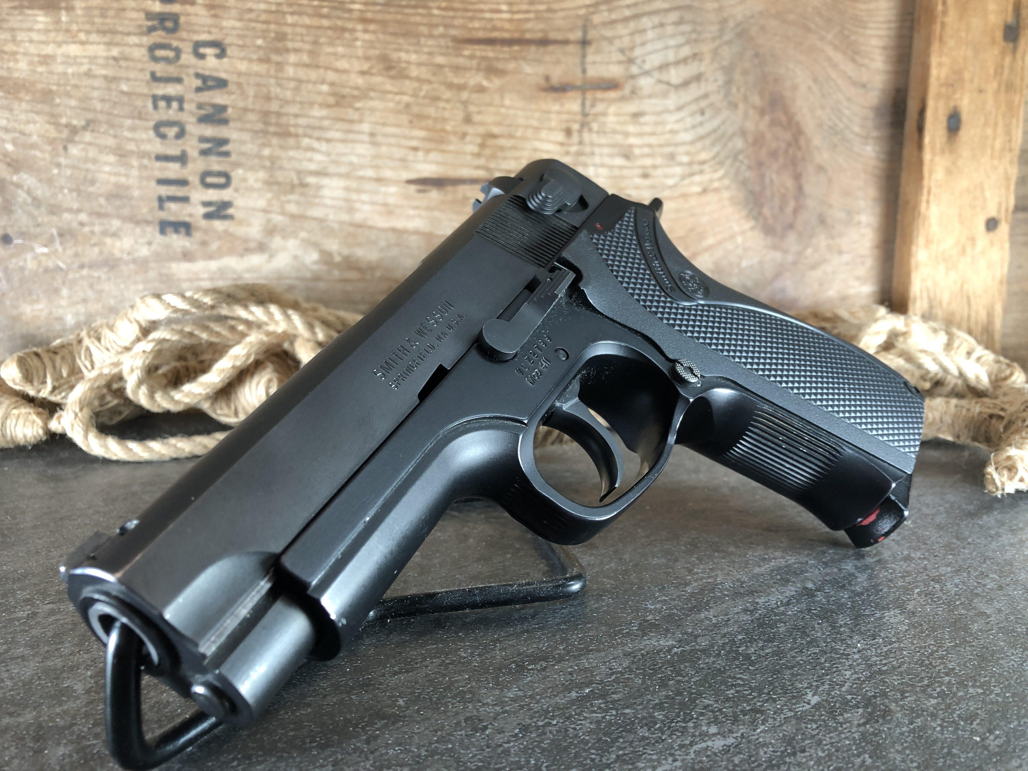 Pre-owned Smith & Wesson Model 411 .40S&W in Hard Case ...