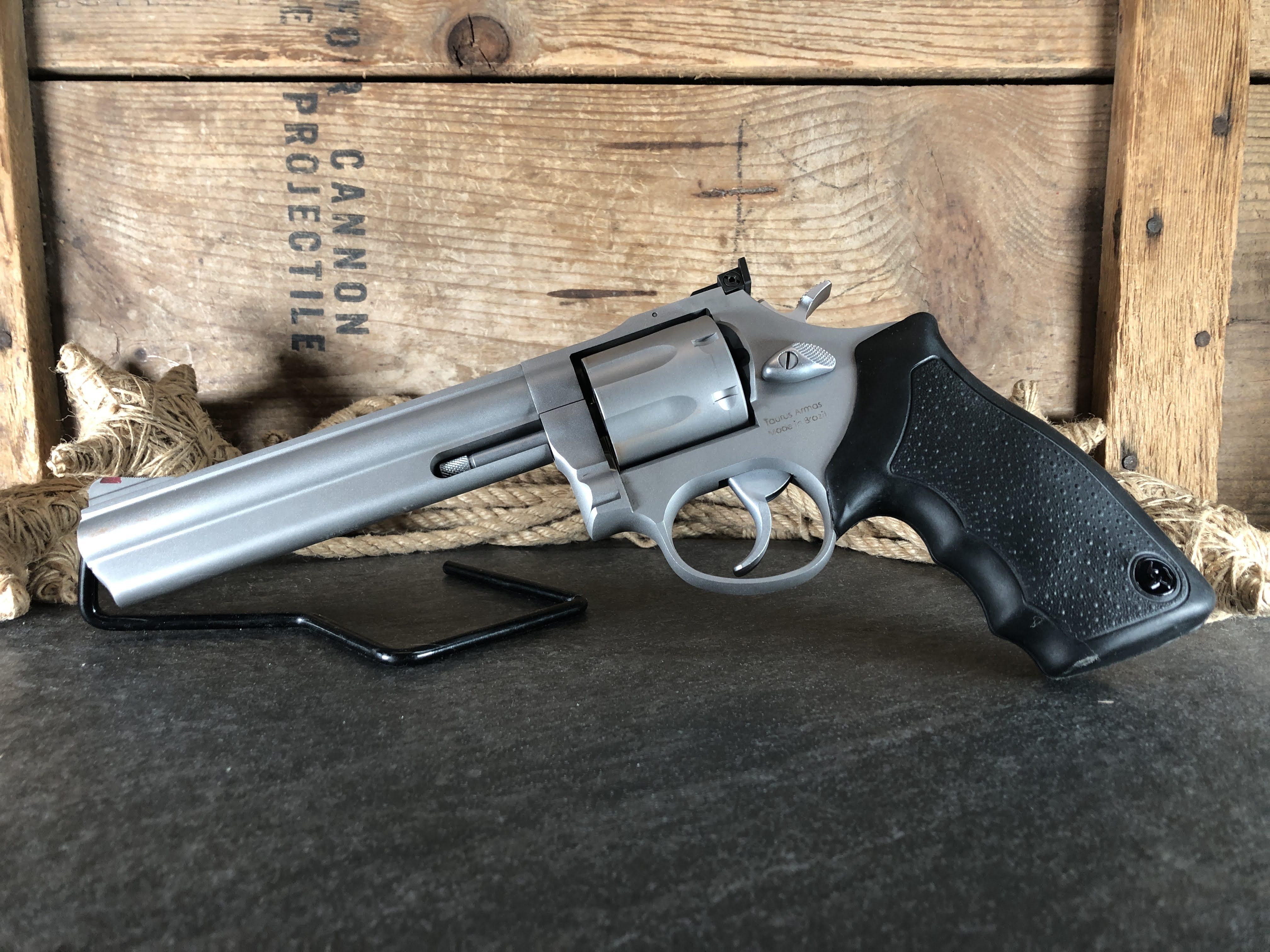 Pre-owned Taurus 66 .357mag in Box - harveysauctions.com