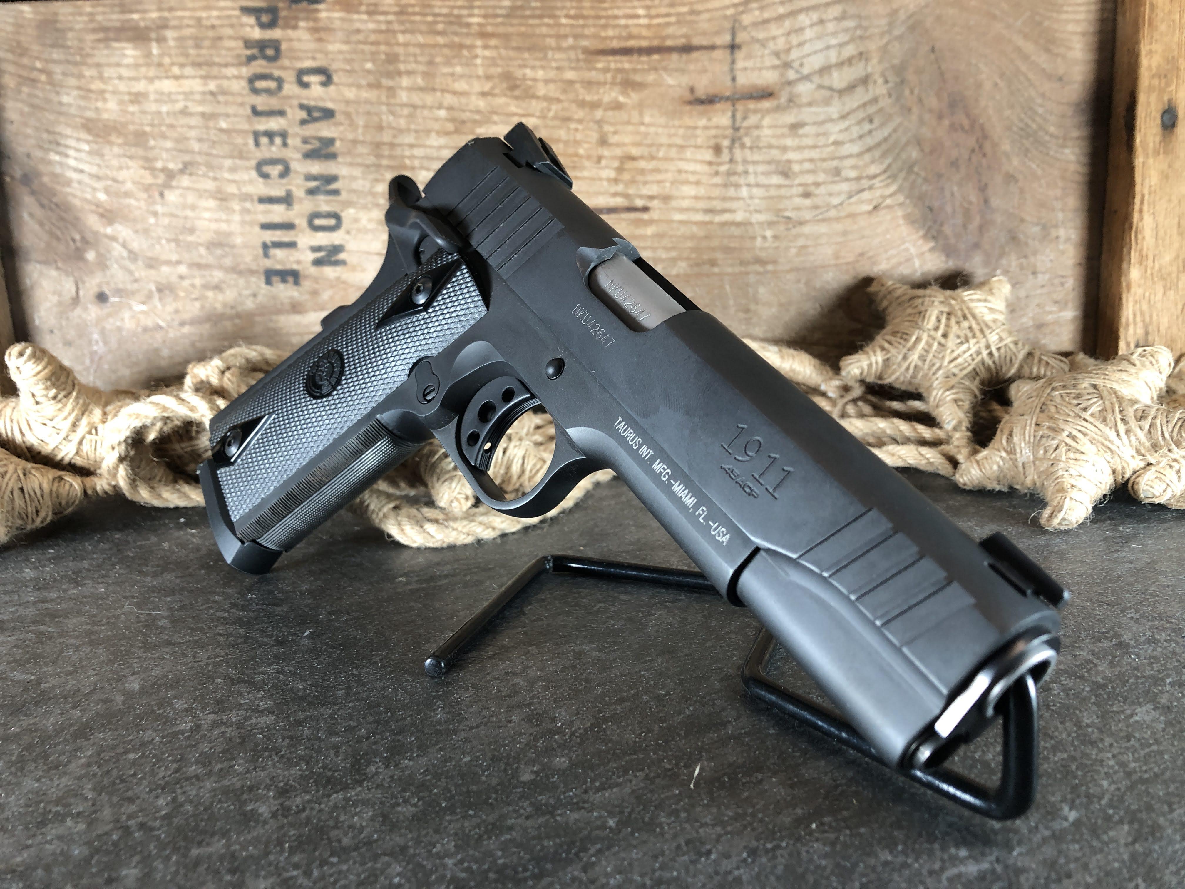 Pre-owned Taurus 1911.45acp in Hard Case - harveysauctions.com