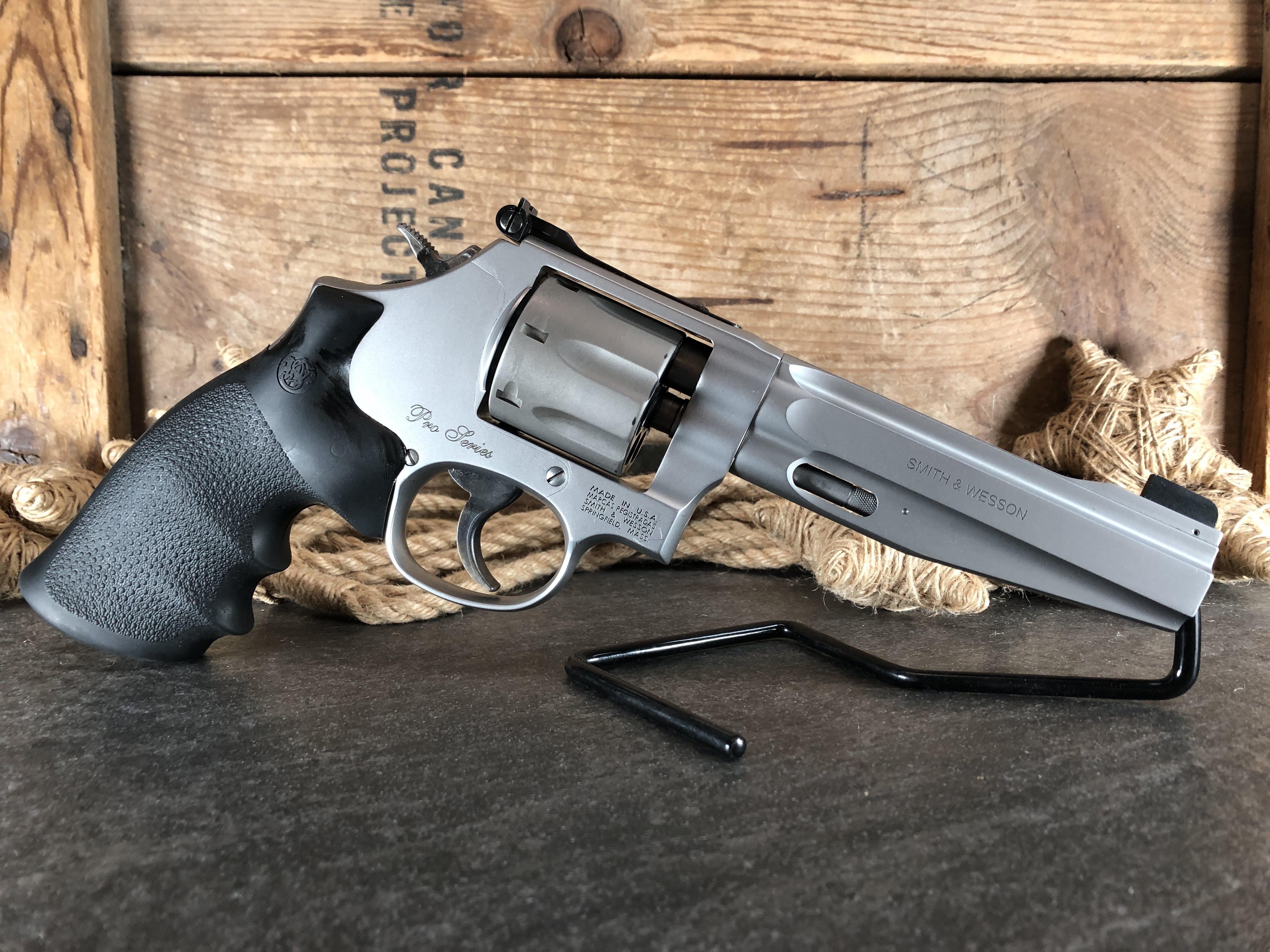 Pre-owned Smith & Wesson 986 9mm in Hard Case - harveysauctions.com