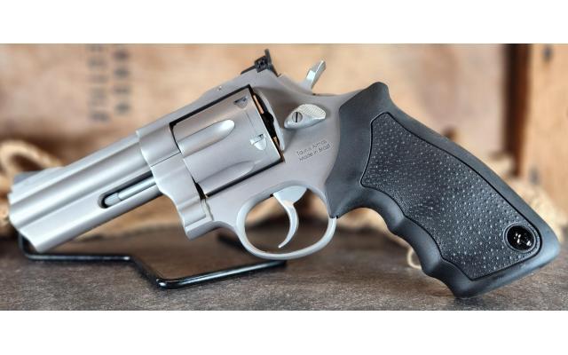 Pre-owned Taurus M44 44Mag in Original Box - harveysauctions.com