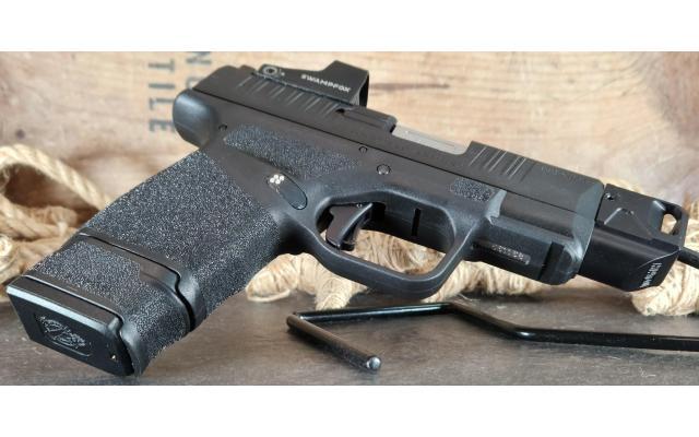 Pre-owned Springfield Hellcat 9mm in Box - harveysauctions.com