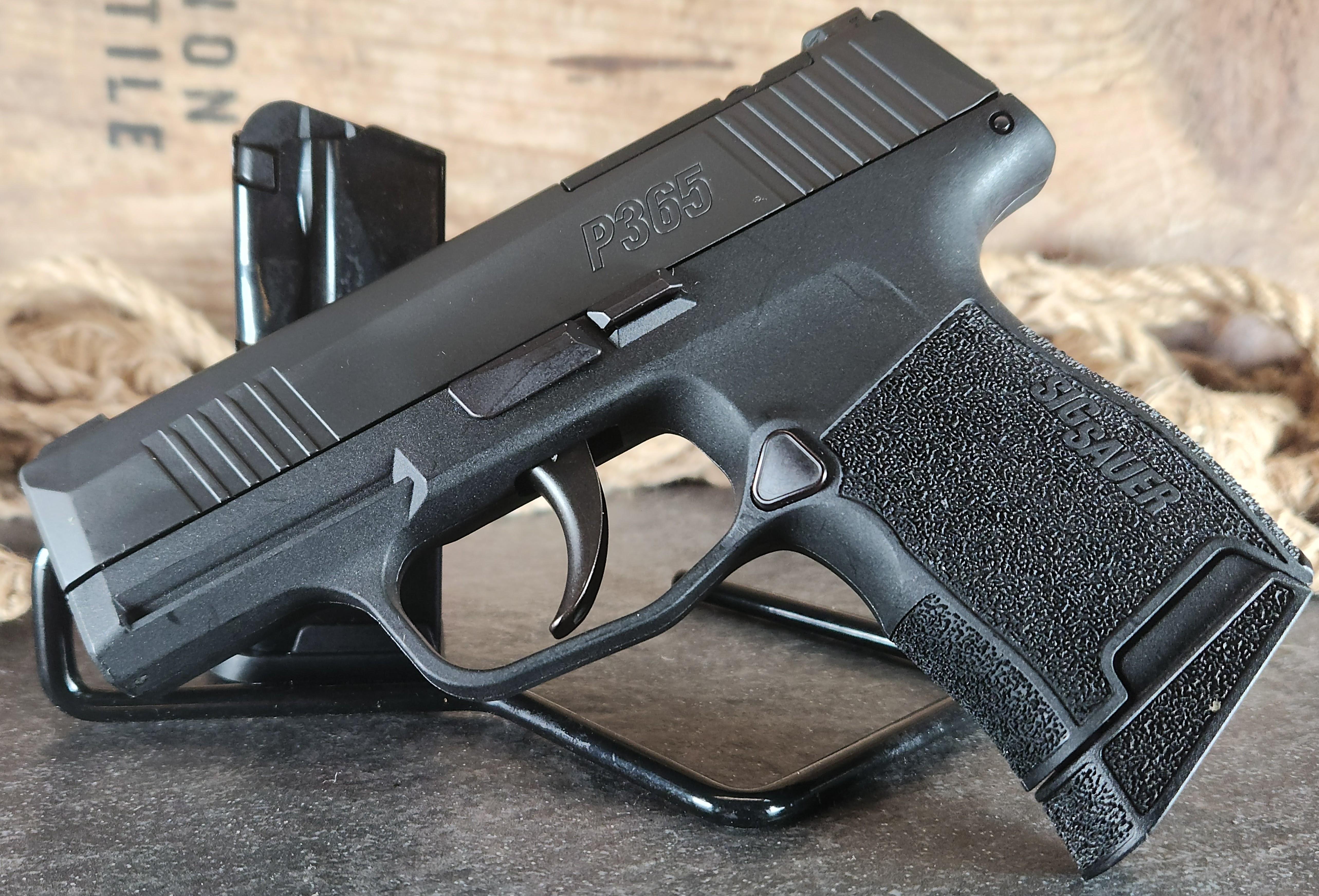 Pre-owned Sig Sauer P365 9mm in Original Hard Case - harveysauctions.com