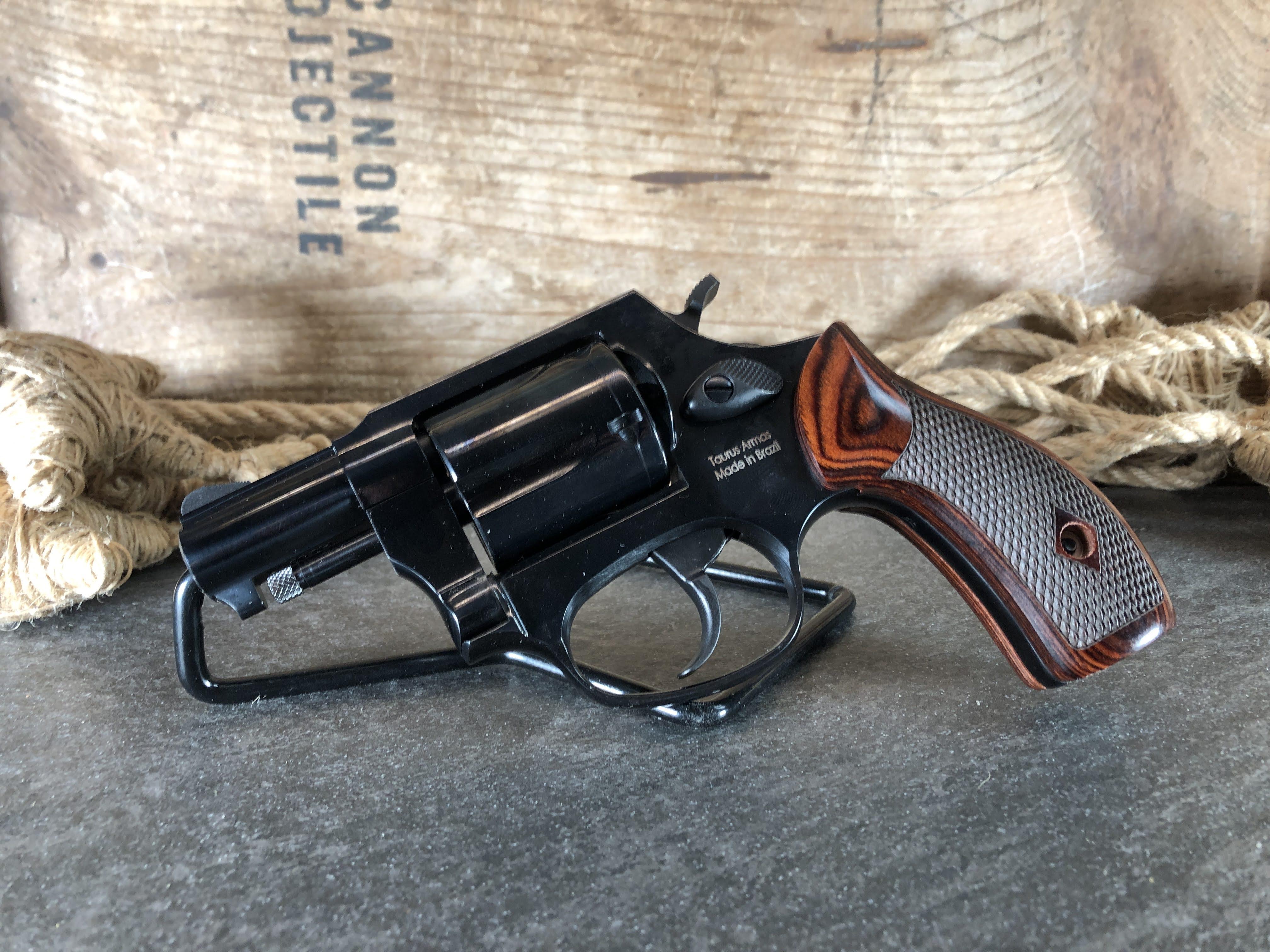 New Heritage Roscoe .38spl Rosewood - harveysauctions.com