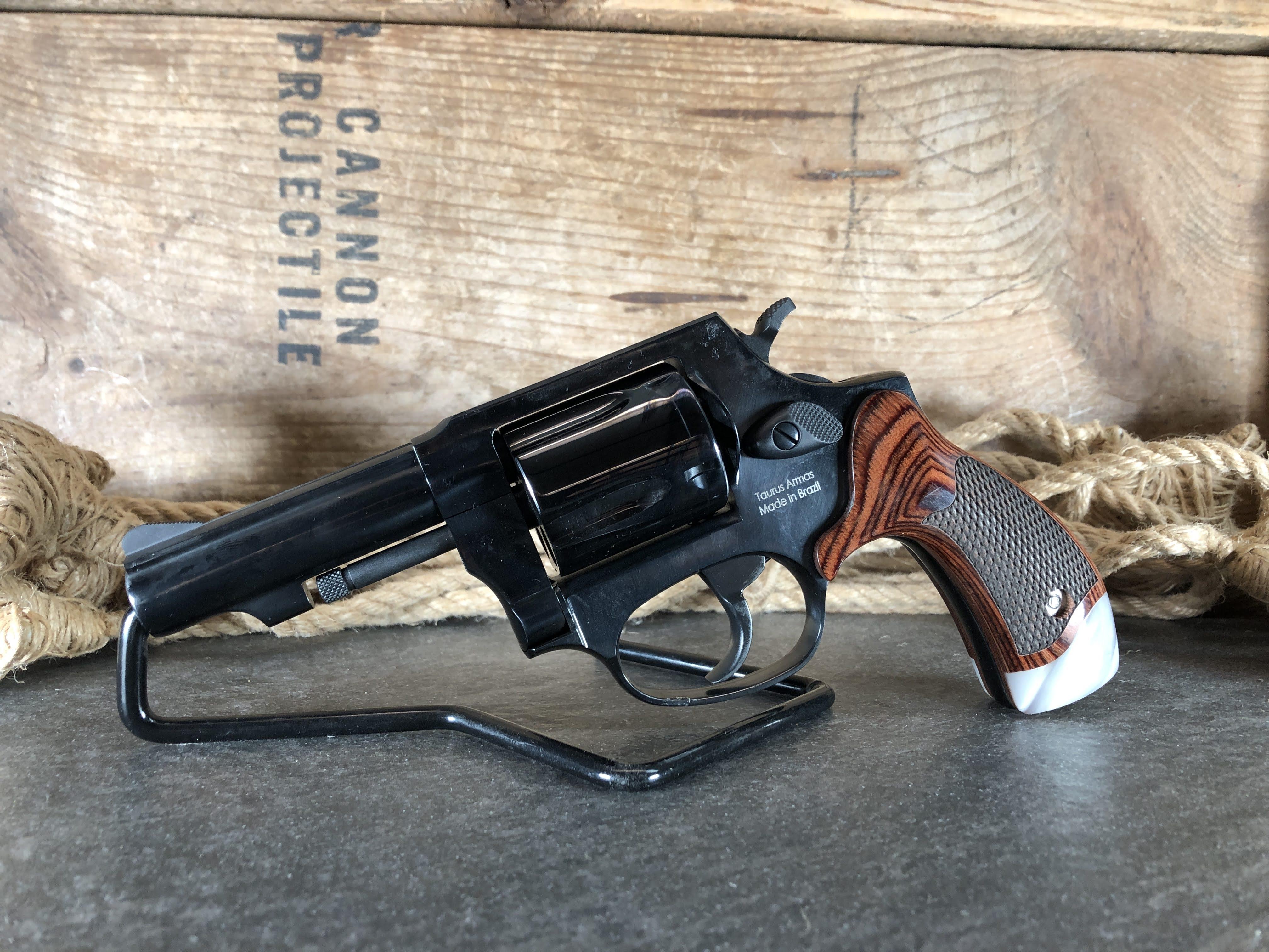 New Heritage Roscoe .38spl Rosewood & Pearl - harveysauctions.com