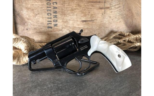 New Heritage Roscoe .38spl Pearl - harveysauctions.com