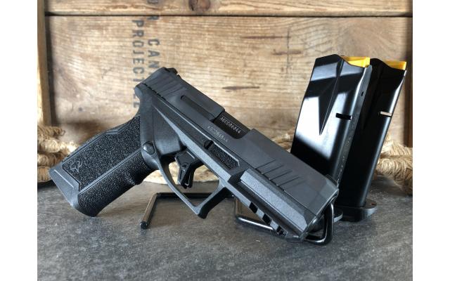 Pre-owned Taurus GX4 Carry 9mm in Hard Case - harveysauctions.com