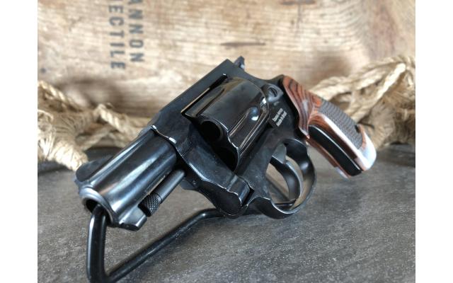 New Heritage Roscoe .38spl Rosewood & Pearl - harveysauctions.com