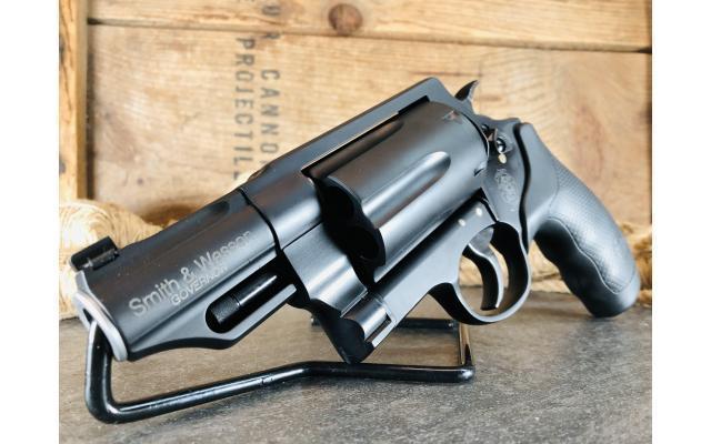 New Smith & Wesson Governor .45LC/.410 Gauge - harveysauctions.com