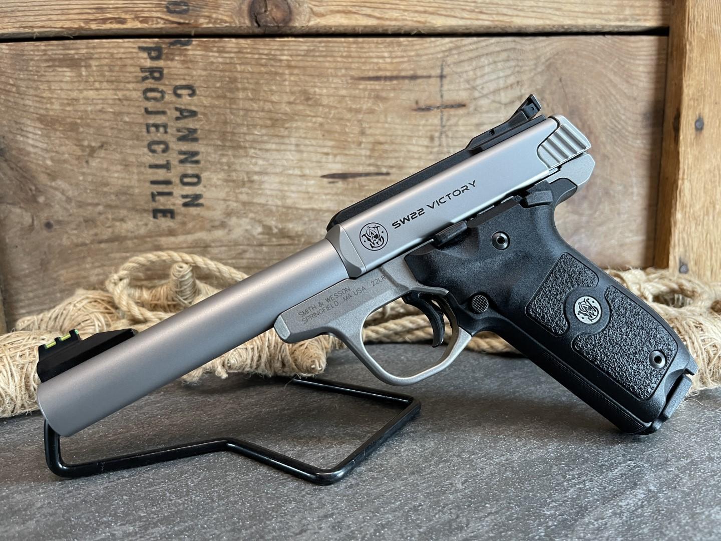 Smith & Wesson SW22 Victory 5.5" .22LR, in original box - Pre-Owned - harveysauctions.com