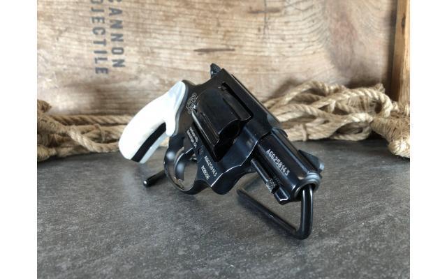 New Heritage Roscoe .38spl Pearl - harveysauctions.com