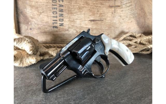 New Heritage Roscoe .38spl Pearl - harveysauctions.com