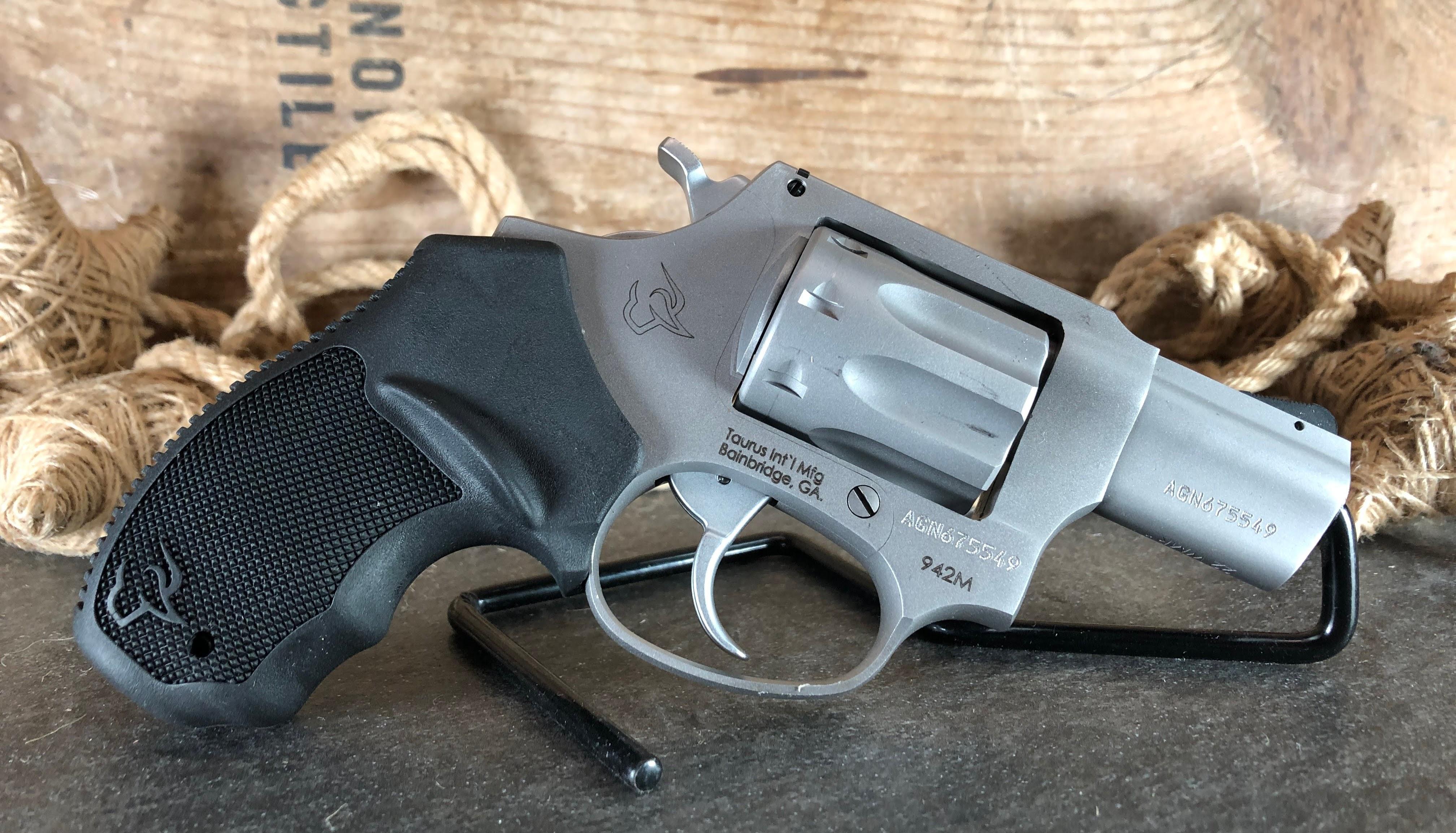 New Taurus 942 .22wmr - harveysauctions.com