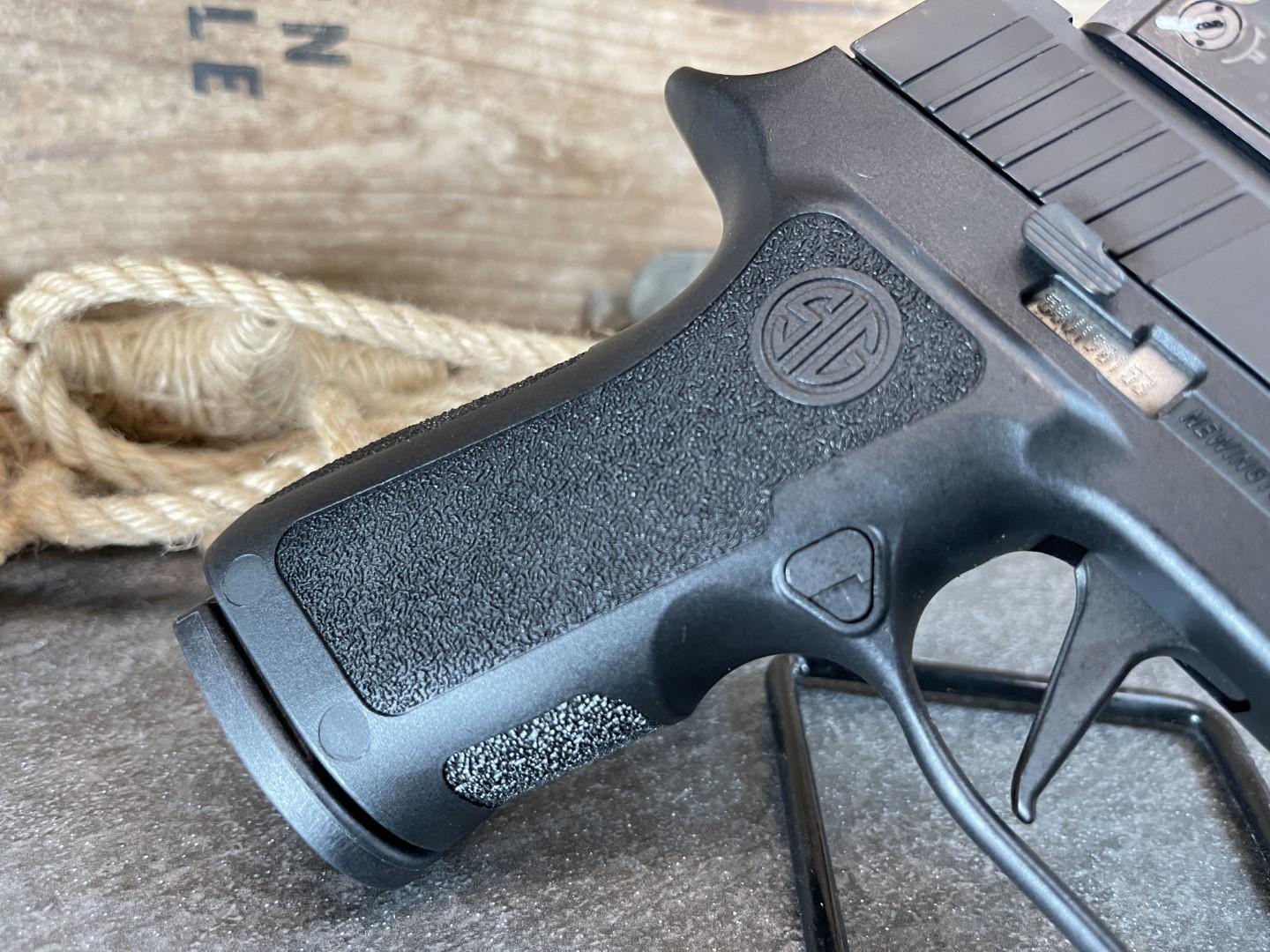 Sig Sauer P320X Compact 3.6" 9mm w/ Holosun Red Dot, in original case ...