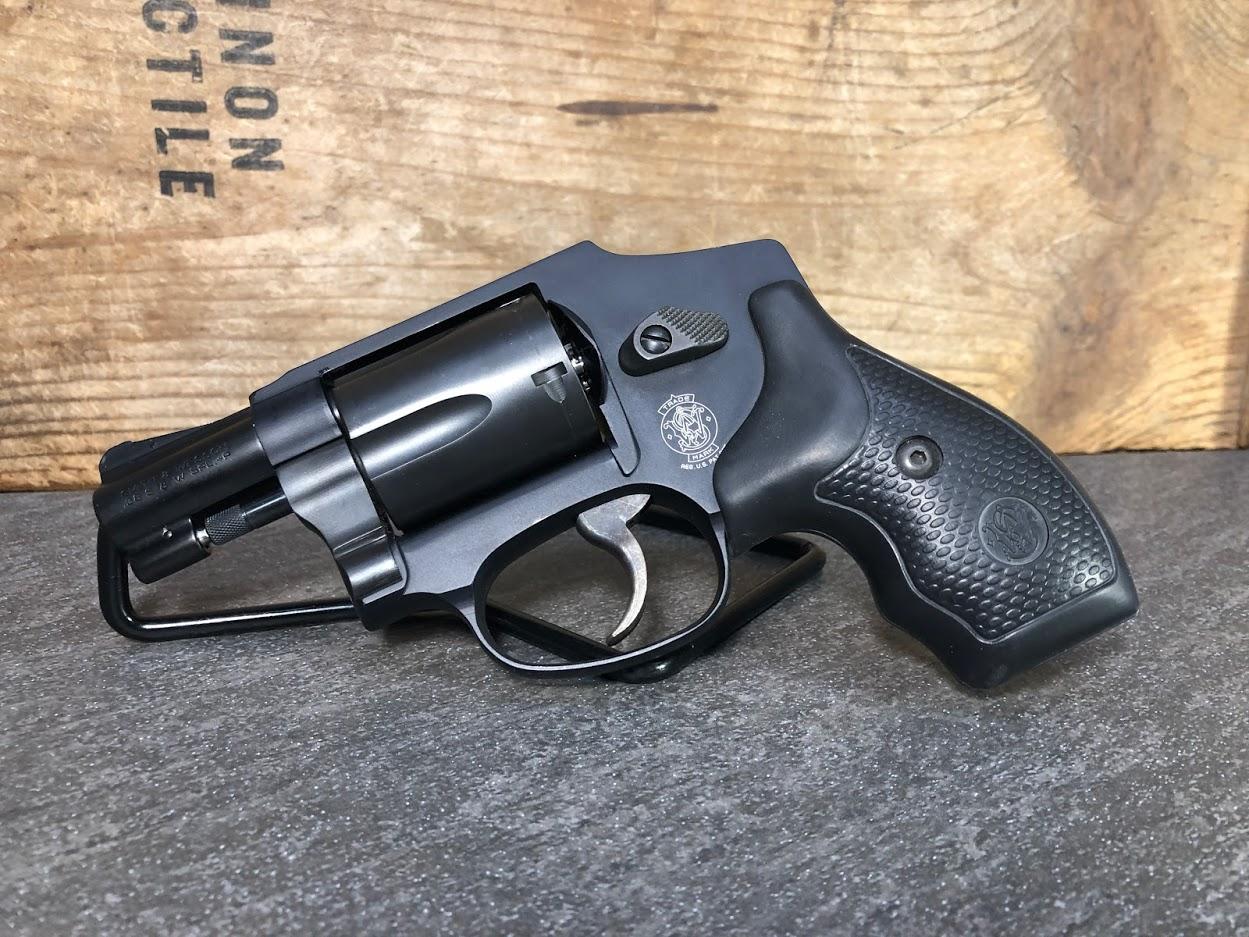 Pre-owned Smith & Wesson 442 Airweight .38SPL - harveysauctions.com