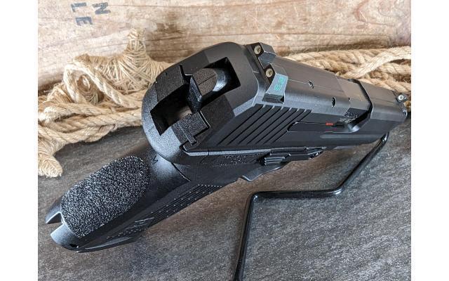 New Heckler & Koch P2000 V2 9mm - harveysauctions.com