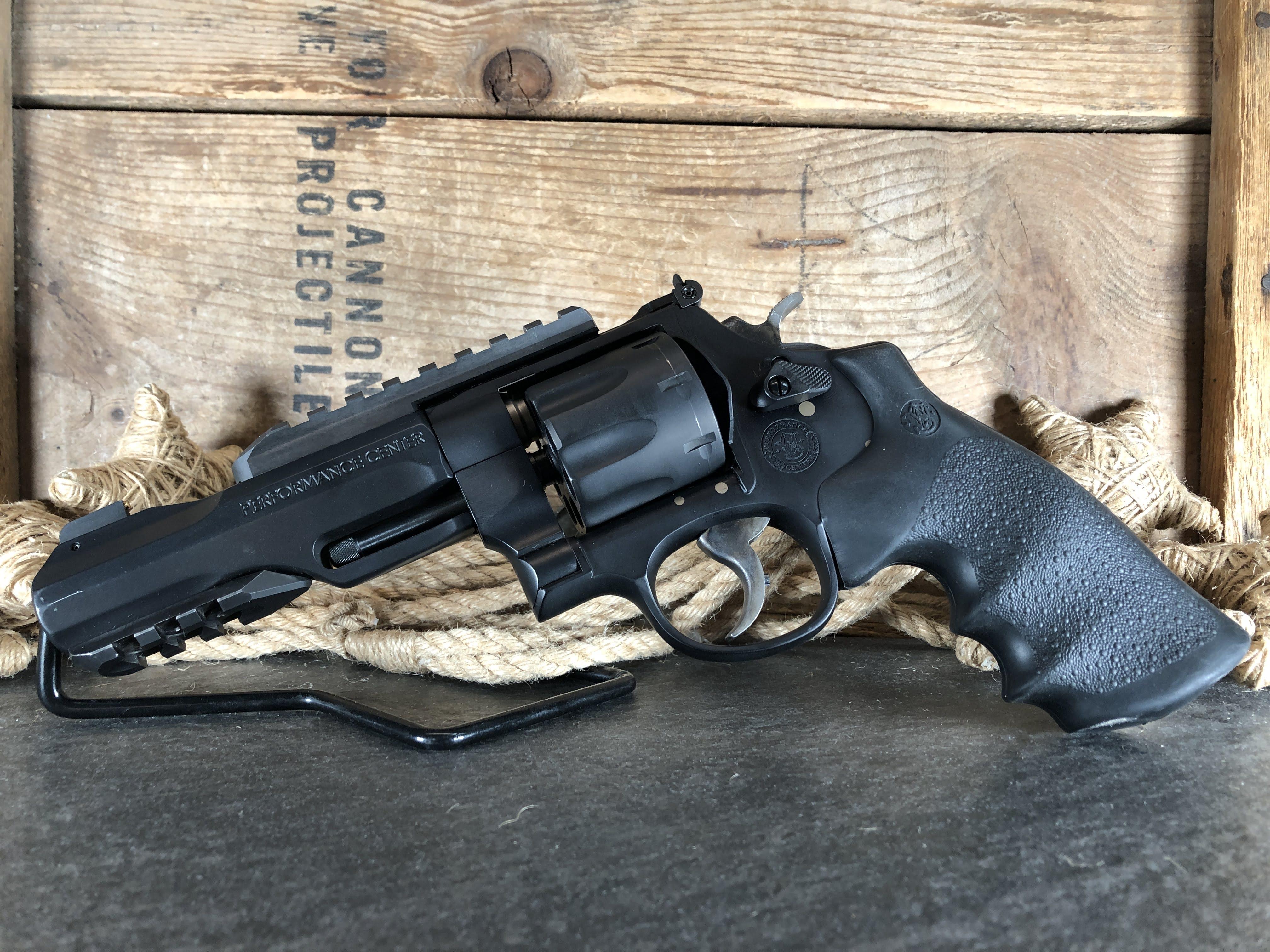 Pre-owned Smith & Wesson 327 R8 Performance Center .357mag In Hard Case ...
