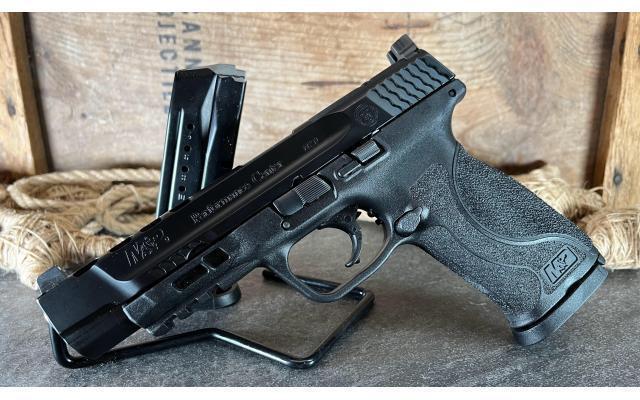 New Smith & Wesson M&P9 M2.0 Pro Core 9mm - harveysauctions.com