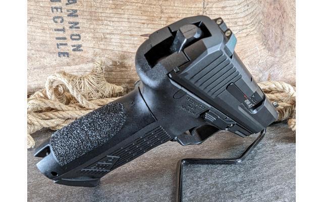 New Heckler & Koch P2000 V2 9mm - harveysauctions.com