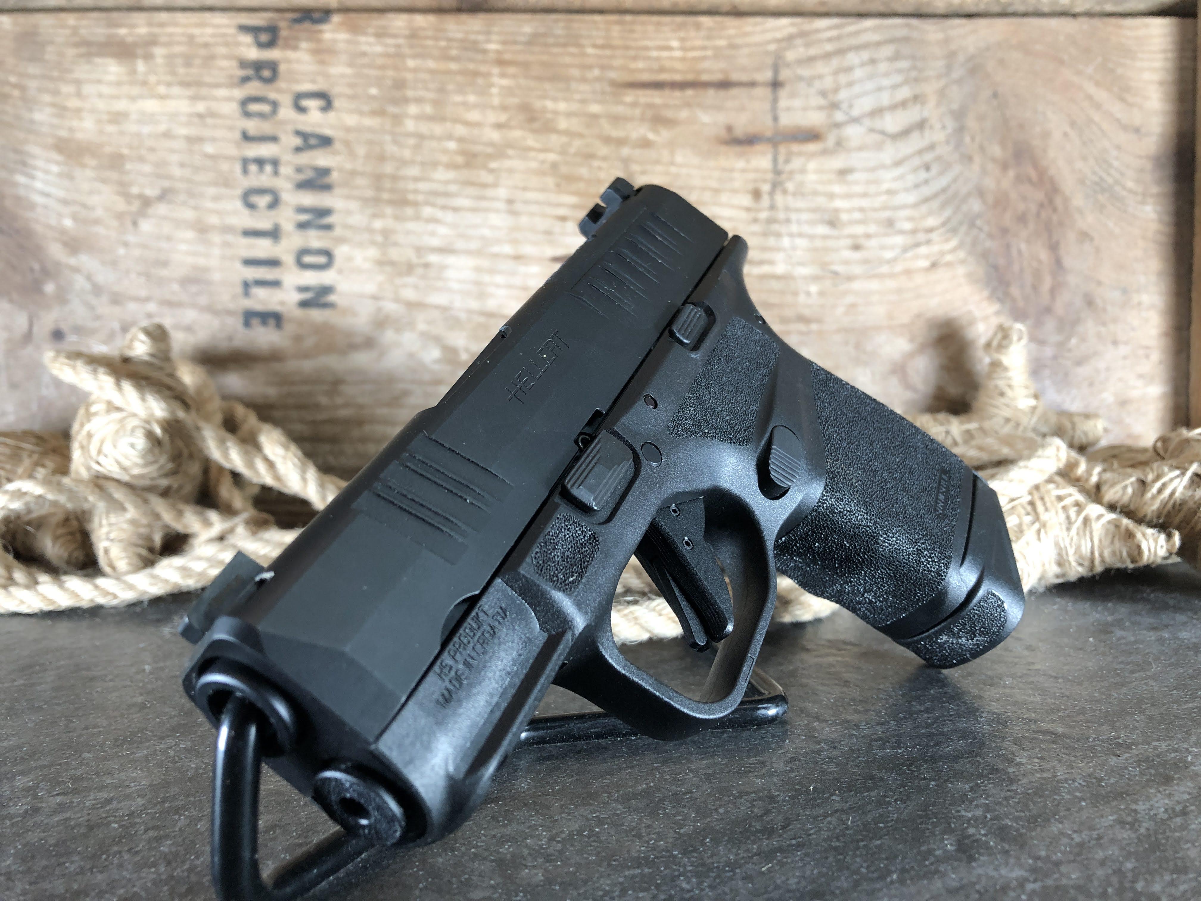 Pre-owned Springfield Hellcat 9mm In Hard Case - harveysauctions.com