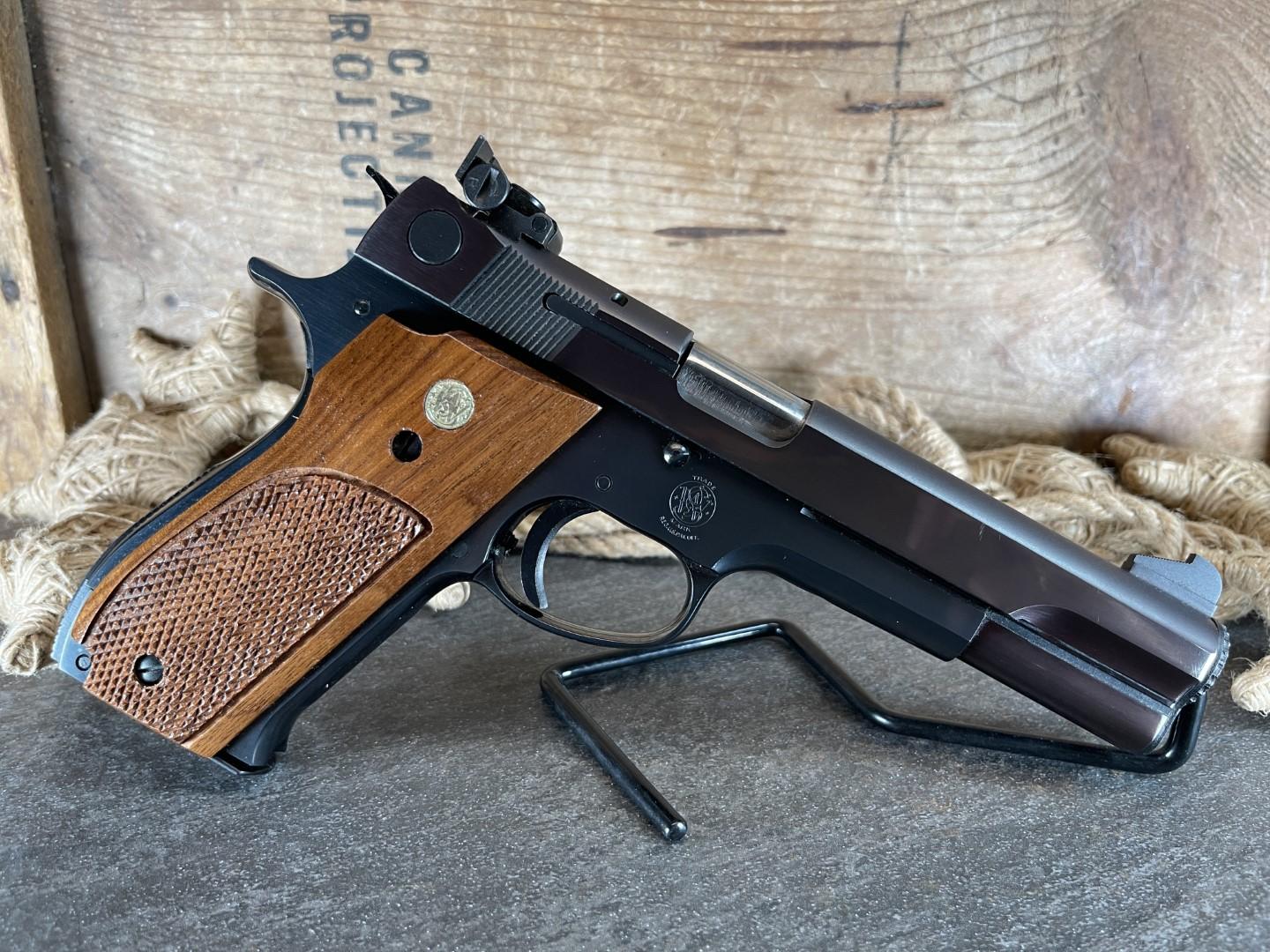 Smith & Wesson Model 52-2 5" .38 Special, in original box - Pre-Owned ...