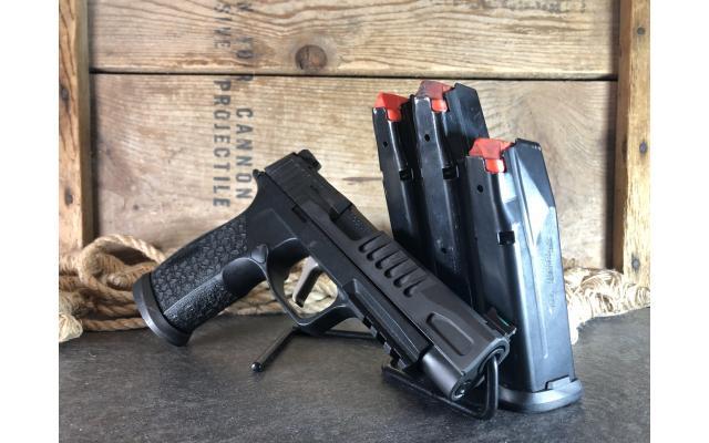 Pre-owned Sig Sauer P365XF Fuse 9mm In Hard Case - harveysauctions.com