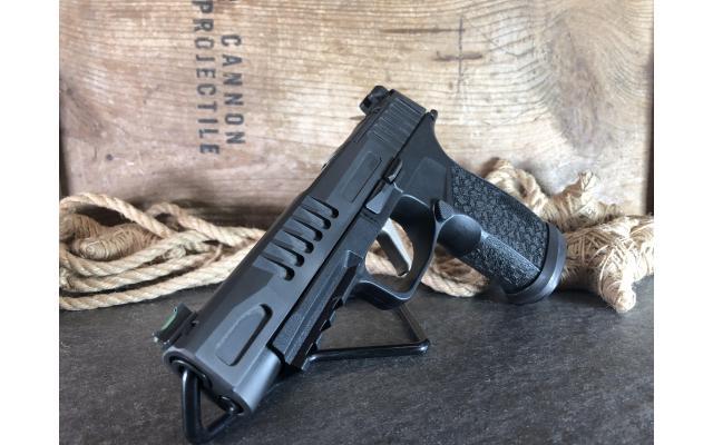 Pre-owned Sig Sauer P365XF Fuse 9mm In Hard Case - harveysauctions.com
